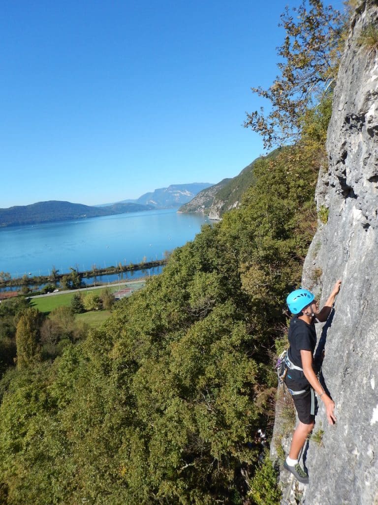 Escalade facile autour d'Annecy : le top 5 des falaises pour apprendre ...